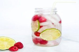 Infused Water Raspberry dan Lemon - DietSehat.co.id